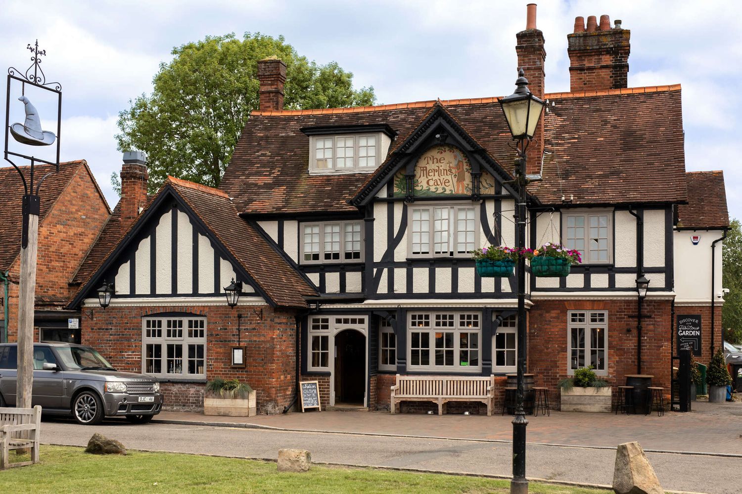 Merlin's Cave | Young's Pub & Restaurant | Chalfont, St Giles